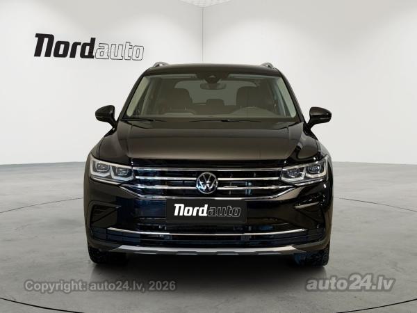 Black Volkswagen Tiguan 2022 in Tallinn, with an engine capacity of 2.00 L and mileage of 86 thousand km for 25900 €, photo 3 on AUTOMOTO.COM.LV