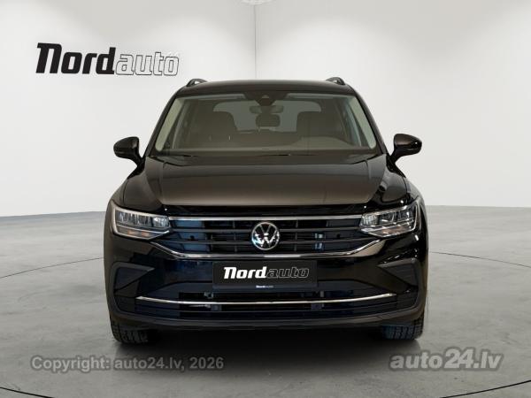 Melns Volkswagen Tiguan 2022 Tallina, ar dzinēja tilpumu 1.50 L un nobraukumu 63 tūkst. km par 22900 €, foto 3 vietnē AUTOMOTO.COM.LV