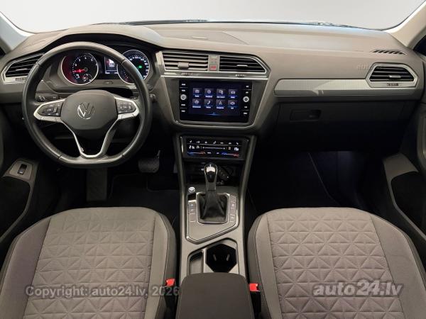 Melns Volkswagen Tiguan 2022 Tallina, ar dzinēja tilpumu 1.50 L un nobraukumu 63 tūkst. km par 22900 €, foto 7 vietnē AUTOMOTO.COM.LV