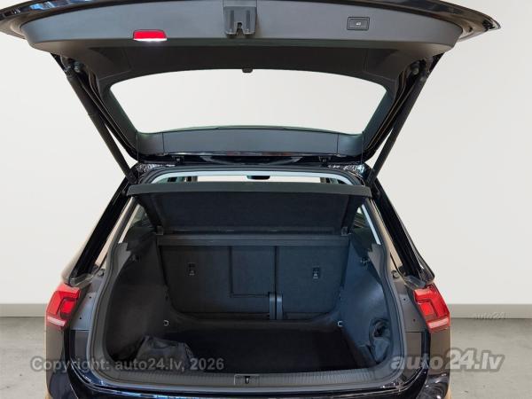 Melns Volkswagen Tiguan 2022 Tallina, ar dzinēja tilpumu 1.50 L un nobraukumu 63 tūkst. km par 22900 €, foto 10 vietnē AUTOMOTO.COM.LV
