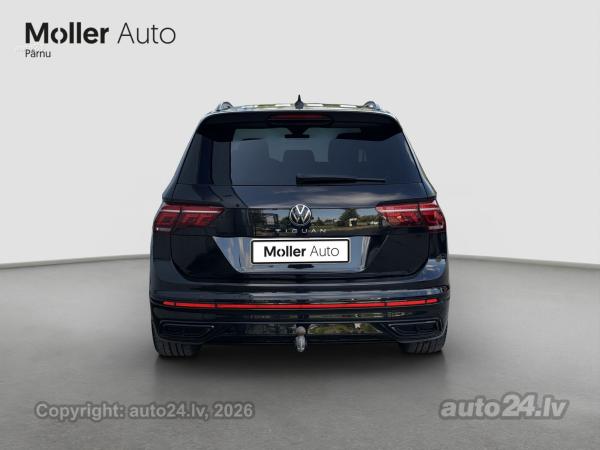 Black Volkswagen Tiguan 2022 in Parnu, with an engine capacity of 2.00 L and mileage of 80 thousand km for 37900 €, photo 5 on AUTOMOTO.COM.LV