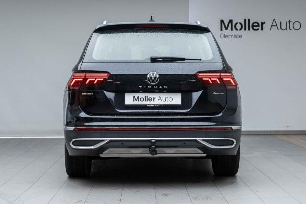Black Volkswagen Tiguan 2022 in Peetri, with an engine capacity of 2.00 L and mileage of 100 thousand km for 28500 €, photo 7 on AUTOMOTO.COM.LV