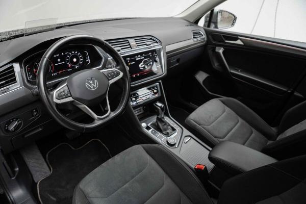 Black Volkswagen Tiguan 2022 in Peetri, with an engine capacity of 2.00 L and mileage of 100 thousand km for 28500 €, photo 8 on AUTOMOTO.COM.LV