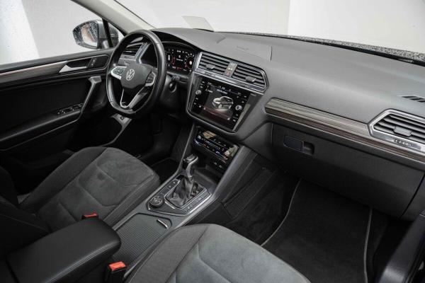 Black Volkswagen Tiguan 2022 in Peetri, with an engine capacity of 2.00 L and mileage of 100 thousand km for 28500 €, photo 9 on AUTOMOTO.COM.LV