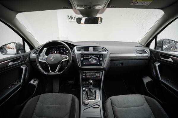 Black Volkswagen Tiguan 2022 in Peetri, with an engine capacity of 2.00 L and mileage of 100 thousand km for 28500 €, photo 11 on AUTOMOTO.COM.LV