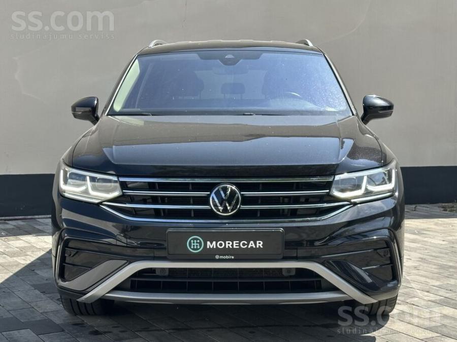 Black Volkswagen Tiguan 2023 in Riga, with an engine capacity of 1.50 L and mileage of 76 thousand km for 28550 €, photo 3 on AUTOMOTO.COM.LV
