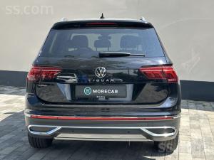 Black Volkswagen Tiguan 2023 in Riga, with an engine capacity of 1.50 L and mileage of 76 thousand km for 28550 €, photo 6 on AUTOMOTO.COM.LV