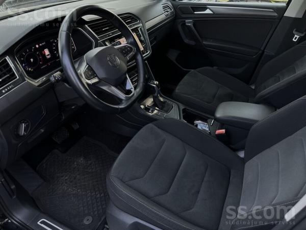 Black Volkswagen Tiguan 2023 in Riga, with an engine capacity of 1.50 L and mileage of 76 thousand km for 28550 €, photo 7 on AUTOMOTO.COM.LV
