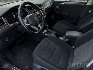 Black Volkswagen Tiguan 2023 in Riga, with an engine capacity of 1.50 L and mileage of 76 thousand km for 28550 €, photo 8 on AUTOMOTO.COM.LV