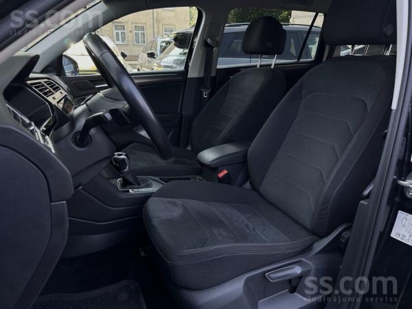 Black Volkswagen Tiguan 2023 in Riga, with an engine capacity of 1.50 L and mileage of 76 thousand km for 28550 €, photo 8 on AUTOMOTO.COM.LV