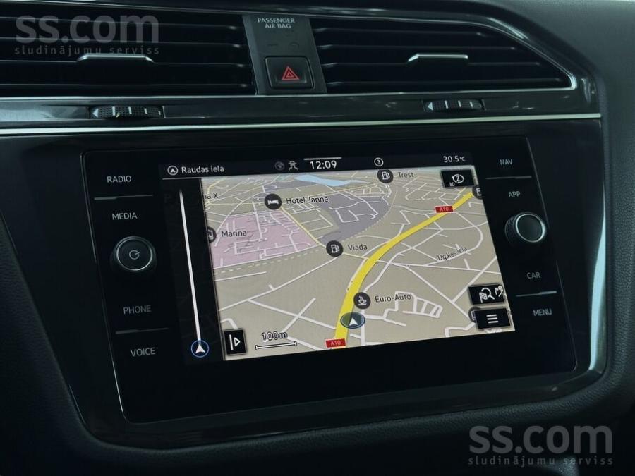 Black Volkswagen Tiguan 2023 in Riga, with an engine capacity of 1.50 L and mileage of 76 thousand km for 28550 €, photo 16 on AUTOMOTO.COM.LV