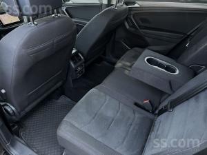 Black Volkswagen Tiguan 2023 in Riga, with an engine capacity of 1.50 L and mileage of 76 thousand km for 28550 €, photo 22 on AUTOMOTO.COM.LV