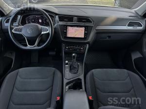 Black Volkswagen Tiguan 2023 in Riga, with an engine capacity of 1.50 L and mileage of 76 thousand km for 28550 €, photo 23 on AUTOMOTO.COM.LV