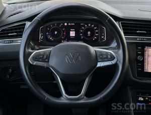 Black Volkswagen Tiguan 2023 in Riga, with an engine capacity of 1.50 L and mileage of 76 thousand km for 28550 €, photo 24 on AUTOMOTO.COM.LV