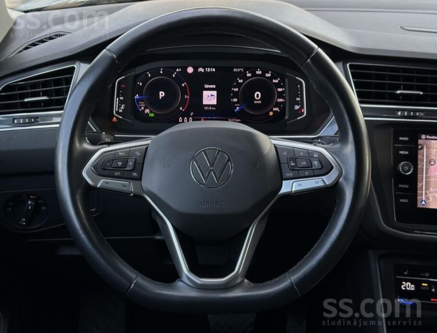 Black Volkswagen Tiguan 2023 in Riga, with an engine capacity of 1.50 L and mileage of 76 thousand km for 28550 €, photo 24 on AUTOMOTO.COM.LV