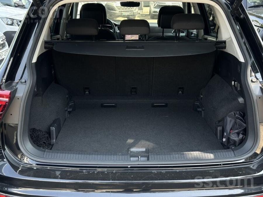 Black Volkswagen Tiguan 2023 in Riga, with an engine capacity of 1.50 L and mileage of 76 thousand km for 28550 €, photo 26 on AUTOMOTO.COM.LV