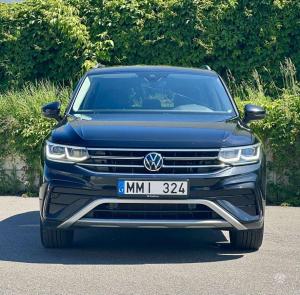 Melns Volkswagen Tiguan 2023 Viļņa, ar dzinēja tilpumu 1.50 L un nobraukumu 97 tūkst. km par 26900 €, foto 3 vietnē AUTOMOTO.COM.LV