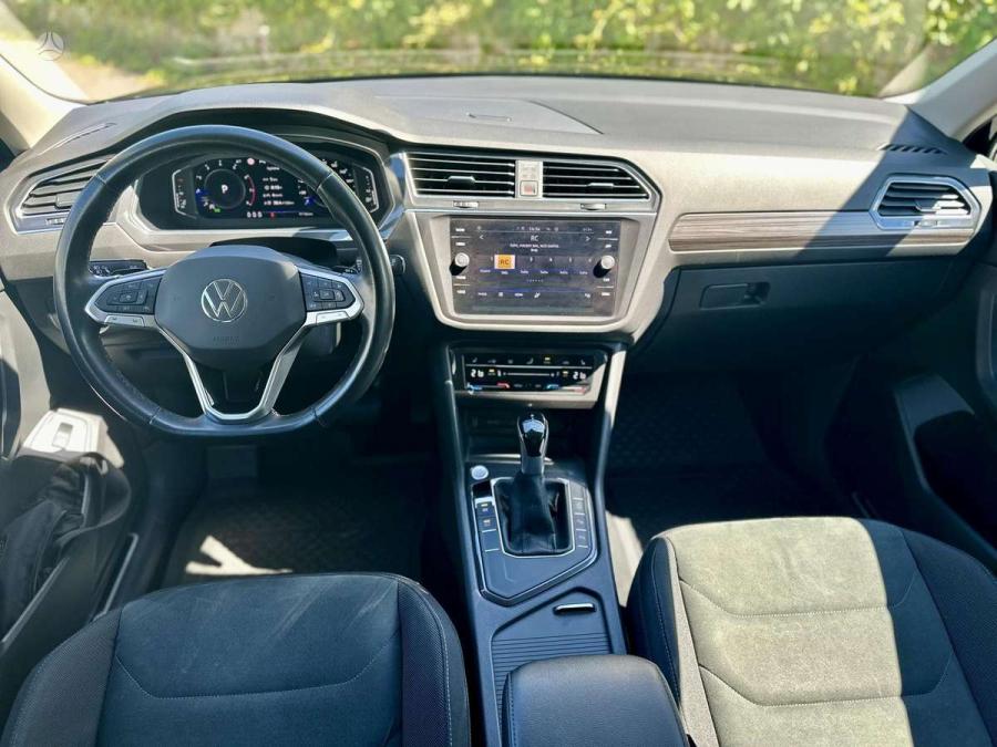 Melns Volkswagen Tiguan 2023 Viļņa, ar dzinēja tilpumu 1.50 L un nobraukumu 97 tūkst. km par 26900 €, foto 6 vietnē AUTOMOTO.COM.LV