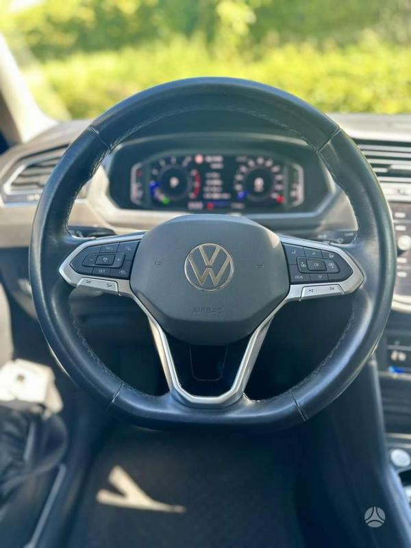 Melns Volkswagen Tiguan 2023 Viļņa, ar dzinēja tilpumu 1.50 L un nobraukumu 97 tūkst. km par 26900 €, foto 6 vietnē AUTOMOTO.COM.LV