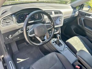 Melns Volkswagen Tiguan 2023 Viļņa, ar dzinēja tilpumu 1.50 L un nobraukumu 97 tūkst. km par 26900 €, foto 11 vietnē AUTOMOTO.COM.LV