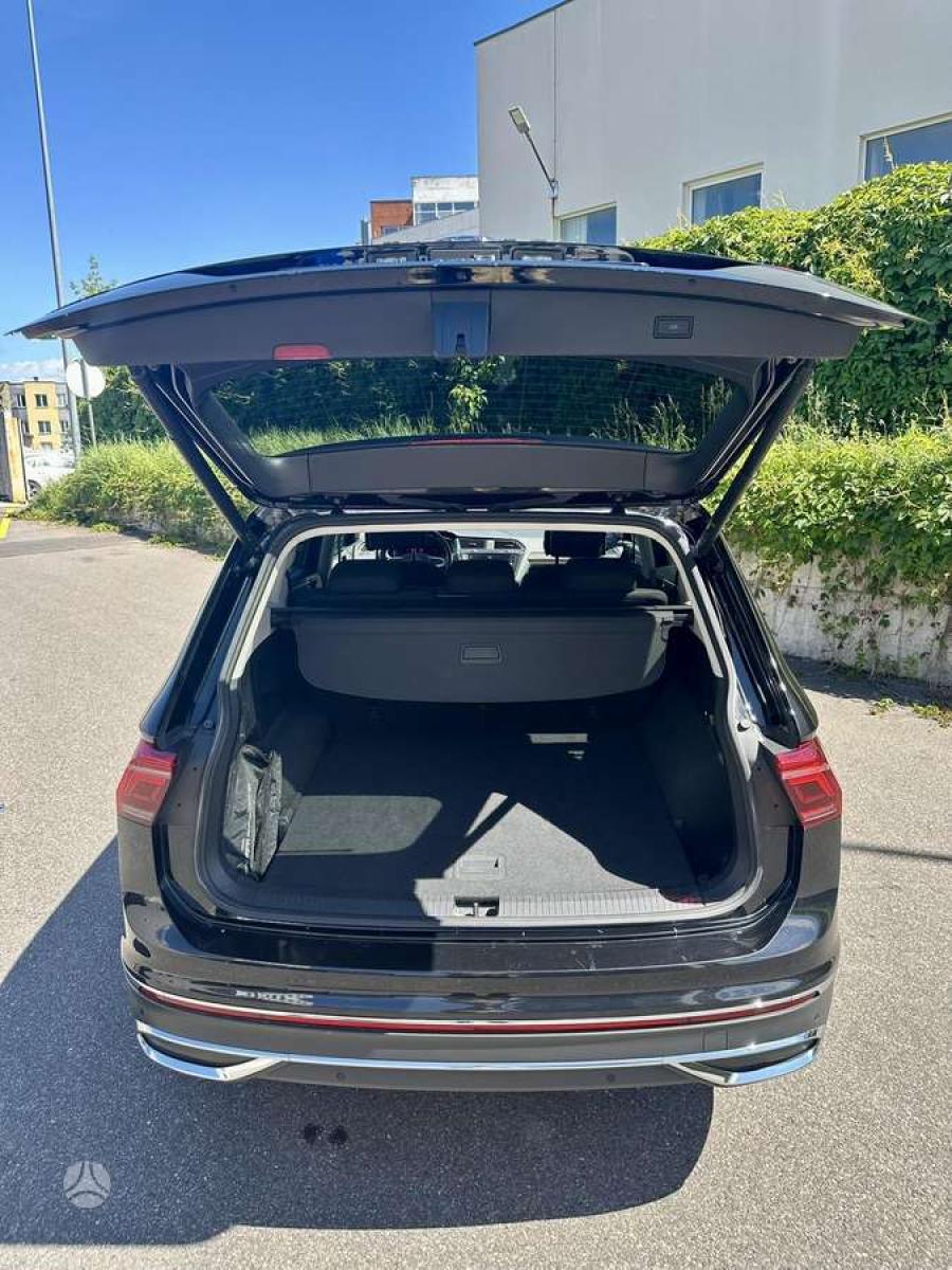 Melns Volkswagen Tiguan 2023 Viļņa, ar dzinēja tilpumu 1.50 L un nobraukumu 97 tūkst. km par 26900 €, foto 14 vietnē AUTOMOTO.COM.LV