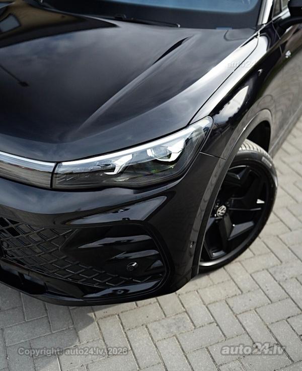 Melns Volkswagen Tiguan 2024 Tallina, ar dzinēja tilpumu 2.00 L un nobraukumu 21 tūkst. km par 43900 €, foto 2 vietnē AUTOMOTO.COM.LV