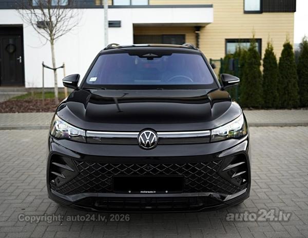 Melns Volkswagen Tiguan 2024 Tallina, ar dzinēja tilpumu 2.00 L un nobraukumu 21 tūkst. km par 43900 €, foto 4 vietnē AUTOMOTO.COM.LV