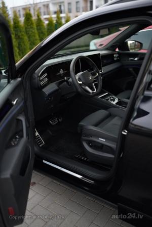 Melns Volkswagen Tiguan 2024 Tallina, ar dzinēja tilpumu 2.00 L un nobraukumu 21 tūkst. km par 43900 €, foto 11 vietnē AUTOMOTO.COM.LV