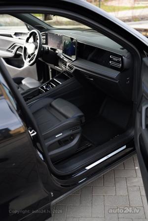 Melns Volkswagen Tiguan 2024 Tallina, ar dzinēja tilpumu 2.00 L un nobraukumu 21 tūkst. km par 43900 €, foto 16 vietnē AUTOMOTO.COM.LV