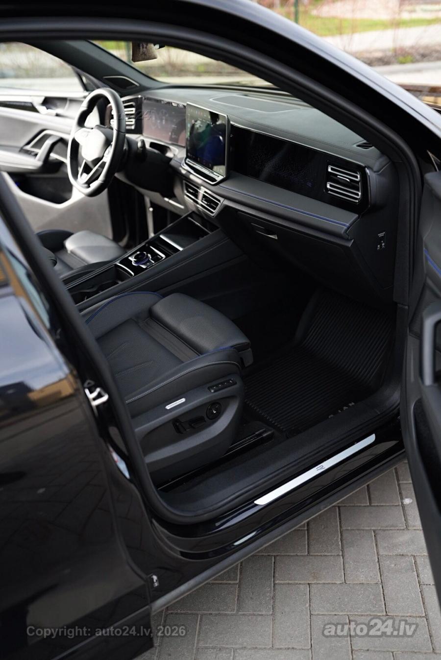 Melns Volkswagen Tiguan 2024 Tallina, ar dzinēja tilpumu 2.00 L un nobraukumu 21 tūkst. km par 43900 €, foto 16 vietnē AUTOMOTO.COM.LV