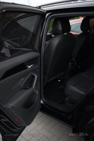 Melns Volkswagen Tiguan 2024 Tallina, ar dzinēja tilpumu 2.00 L un nobraukumu 21 tūkst. km par 43900 €, foto 28 vietnē AUTOMOTO.COM.LV