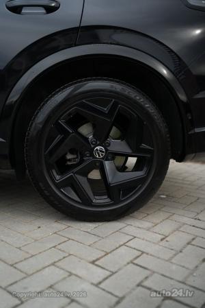 Melns Volkswagen Tiguan 2024 Tallina, ar dzinēja tilpumu 2.00 L un nobraukumu 21 tūkst. km par 43900 €, foto 30 vietnē AUTOMOTO.COM.LV