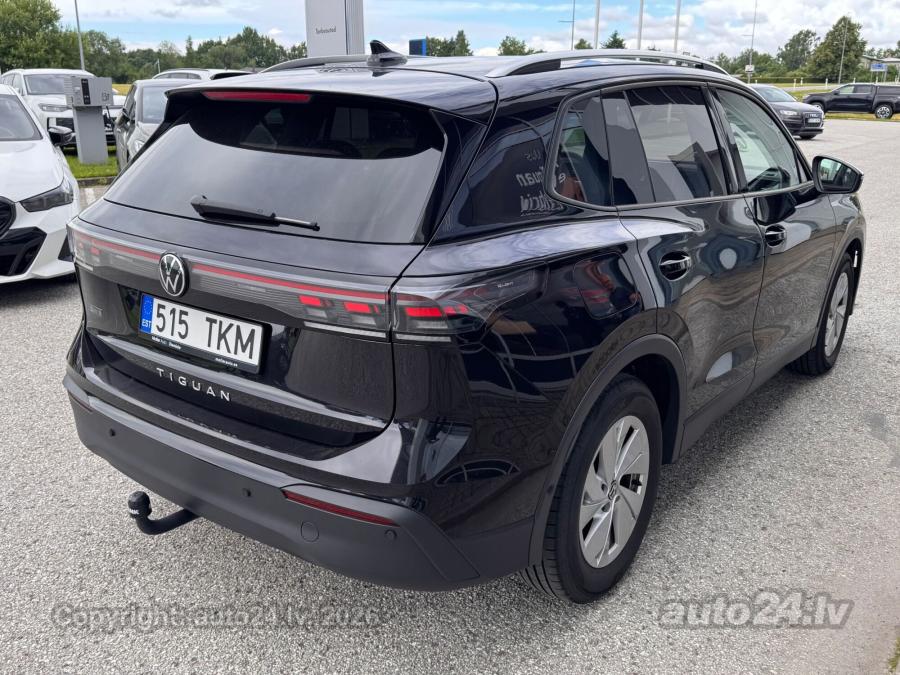 Melns Volkswagen Tiguan 2024 Viljandi, ar dzinēja tilpumu 2.00 L un nobraukumu 33 tūkst. km par 31990 €, foto 4 vietnē AUTOMOTO.COM.LV