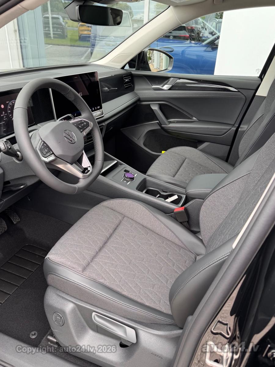 Black Volkswagen Tiguan 2026 in Viljandi, with an engine capacity of 1.50 L and mileage of 0 thousand km for 37576 €, photo 7 on AUTOMOTO.COM.LV