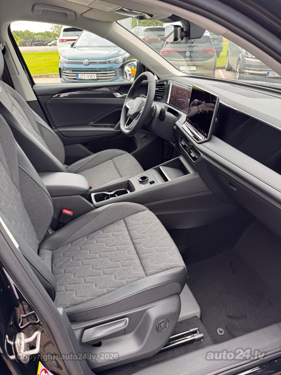 Black Volkswagen Tiguan 2026 in Viljandi, with an engine capacity of 1.50 L and mileage of 0 thousand km for 37576 €, photo 9 on AUTOMOTO.COM.LV
