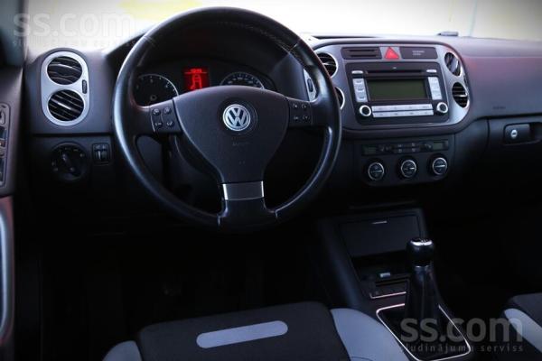 Blue Volkswagen Tiguan 2008 in Riga, with an engine capacity of 2.00 L and mileage of 256 thousand km for 4995 €, photo 8 on AUTOMOTO.COM.LV