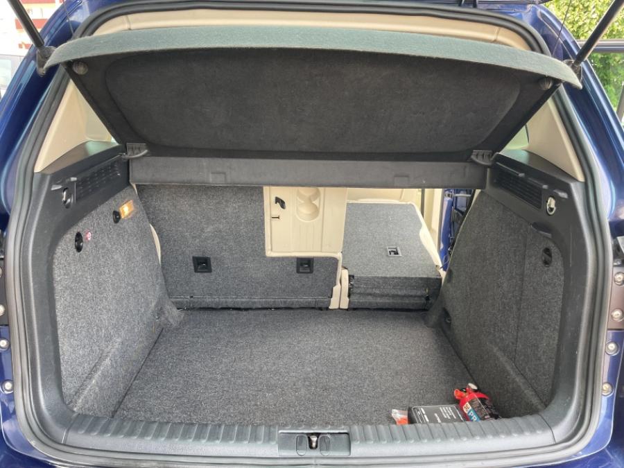 Blue Volkswagen Tiguan 2009 in Riga, with an engine capacity of 2.00 L and mileage of 368 thousand km for 4990 €, photo 6 on AUTOMOTO.COM.LV