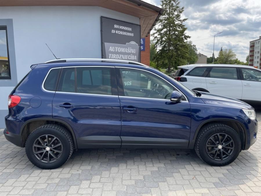 Blue Volkswagen Tiguan 2009 in Riga, with an engine capacity of 2.00 L and mileage of 368 thousand km for 4990 €, photo 9 on AUTOMOTO.COM.LV