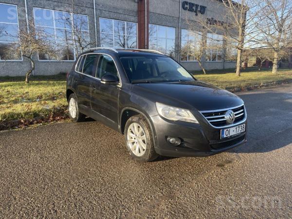 Blue Volkswagen Tiguan 2010 in Cesis, with an engine capacity of 2.00 L and mileage of 215 thousand km for 7850 €, photo 2 on AUTOMOTO.COM.LV