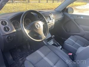 Zils Volkswagen Tiguan 2010 Cēsis, ar dzinēja tilpumu 2.00 L un nobraukumu 215 tūkst. km par 7600 €, foto 5 vietnē AUTOMOTO.COM.LV