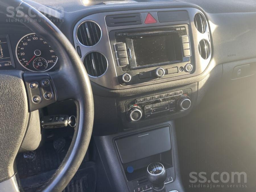 Zils Volkswagen Tiguan 2010 Cēsis, ar dzinēja tilpumu 2.00 L un nobraukumu 215 tūkst. km par 7600 €, foto 6 vietnē AUTOMOTO.COM.LV