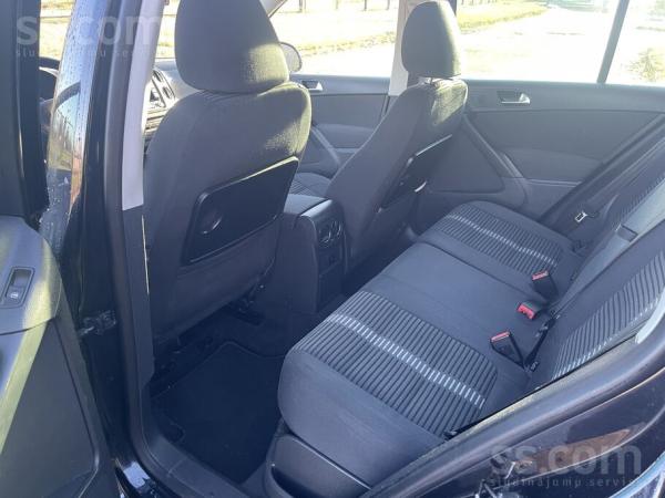 Zils Volkswagen Tiguan 2010 Cēsis, ar dzinēja tilpumu 2.00 L un nobraukumu 215 tūkst. km par 7600 €, foto 8 vietnē AUTOMOTO.COM.LV
