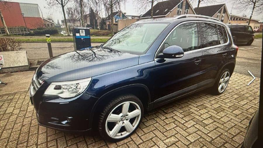 Blue Volkswagen Tiguan 2011 in Vilnius, with an engine capacity of 1.97 L and mileage of 273 thousand km for 8200 €, photo 2 on AUTOMOTO.COM.LV