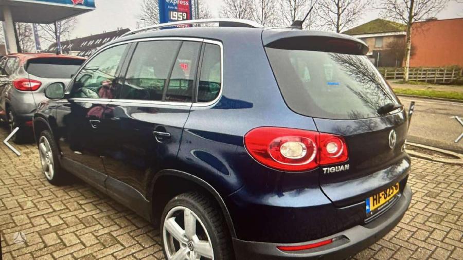 Blue Volkswagen Tiguan 2011 in Vilnius, with an engine capacity of 1.97 L and mileage of 273 thousand km for 8200 €, photo 4 on AUTOMOTO.COM.LV