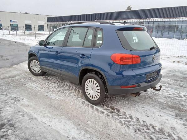 Blue Volkswagen Tiguan 2011 in Kaunas, with an engine capacity of 1.39 L and mileage of 193 thousand km for 6900 €, photo 5 on AUTOMOTO.COM.LV