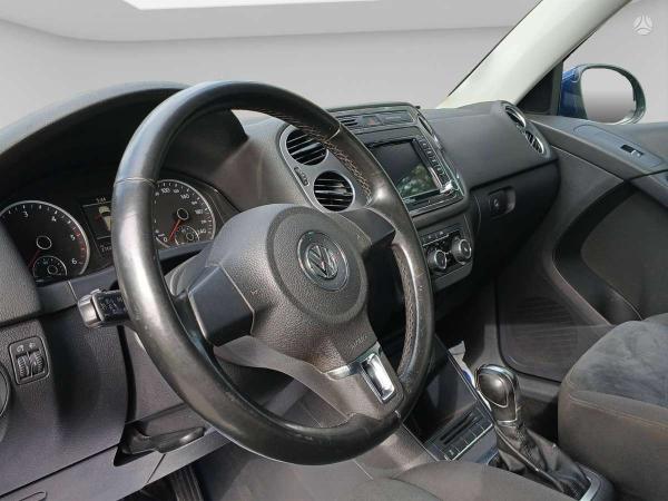 Zils Volkswagen Tiguan 2011 Viļņa, ar dzinēja tilpumu 2.00 L un nobraukumu 277 tūkst. km par 8290 €, foto 10 vietnē AUTOMOTO.COM.LV