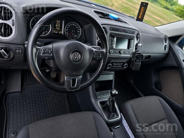 Zils Volkswagen Tiguan 2012 Daugavpils, ar dzinēja tilpumu 2.00 L un nobraukumu 253 tūkst. km par 8800 €, foto 5 vietnē AUTOMOTO.COM.LV