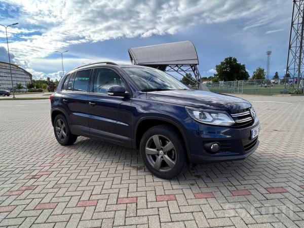 Blue Volkswagen Tiguan 2012 in Valmiera, with an engine capacity of 2.00 L and mileage of 329 thousand km for 7600 €, photo 2 on AUTOMOTO.COM.LV