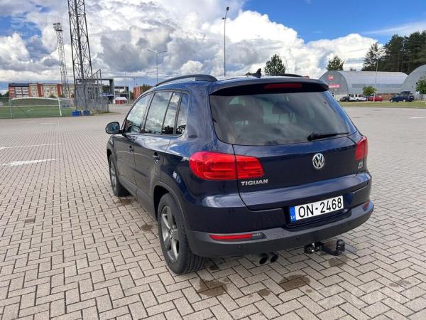 Blue Volkswagen Tiguan 2012 in Valmiera, with an engine capacity of 2.00 L and mileage of 329 thousand km for 7600 €, photo 4 on AUTOMOTO.COM.LV