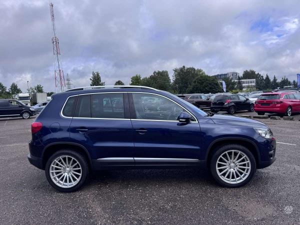 Blue Volkswagen Tiguan 2012 in Alytus, with an engine capacity of 1.39 L and mileage of 216 thousand km for 7950 €, photo 8 on AUTOMOTO.COM.LV